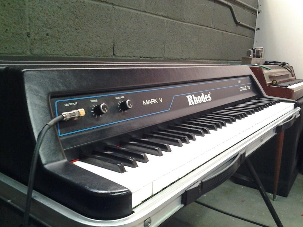 A Rare Breed Indeed: Rhodes Mark V – The Chicago Electric Piano Co.