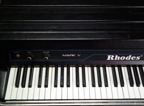 A Rare Breed Indeed: Rhodes Mark V – The Chicago Electric Piano Co.