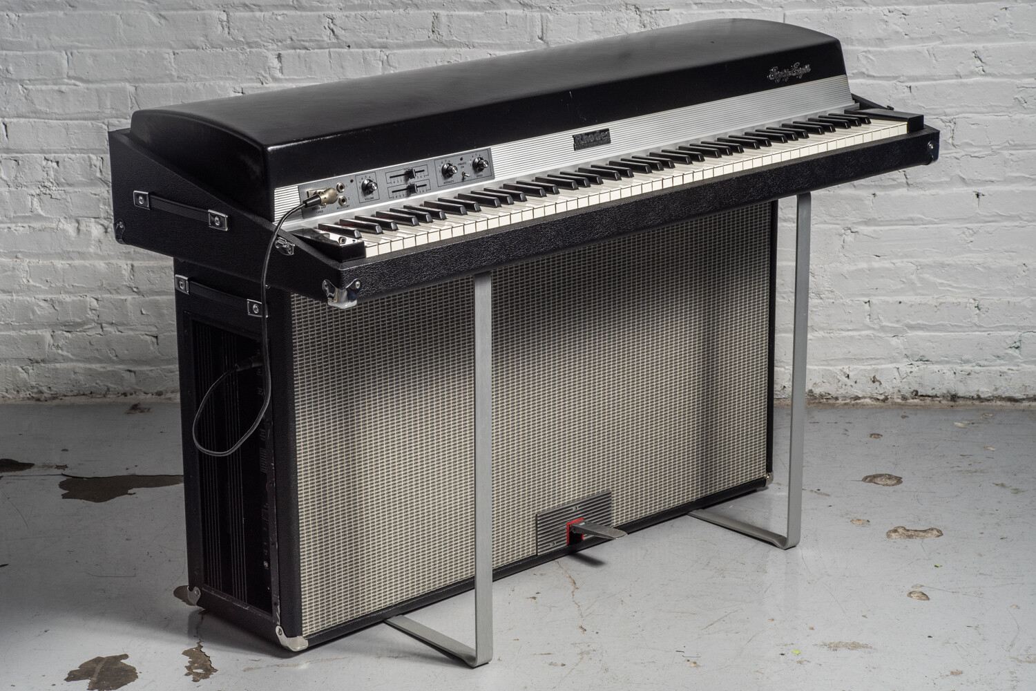 Flagship: 1979 Rhodes Mark I Suitcase 88 restoration – The Chicago ...