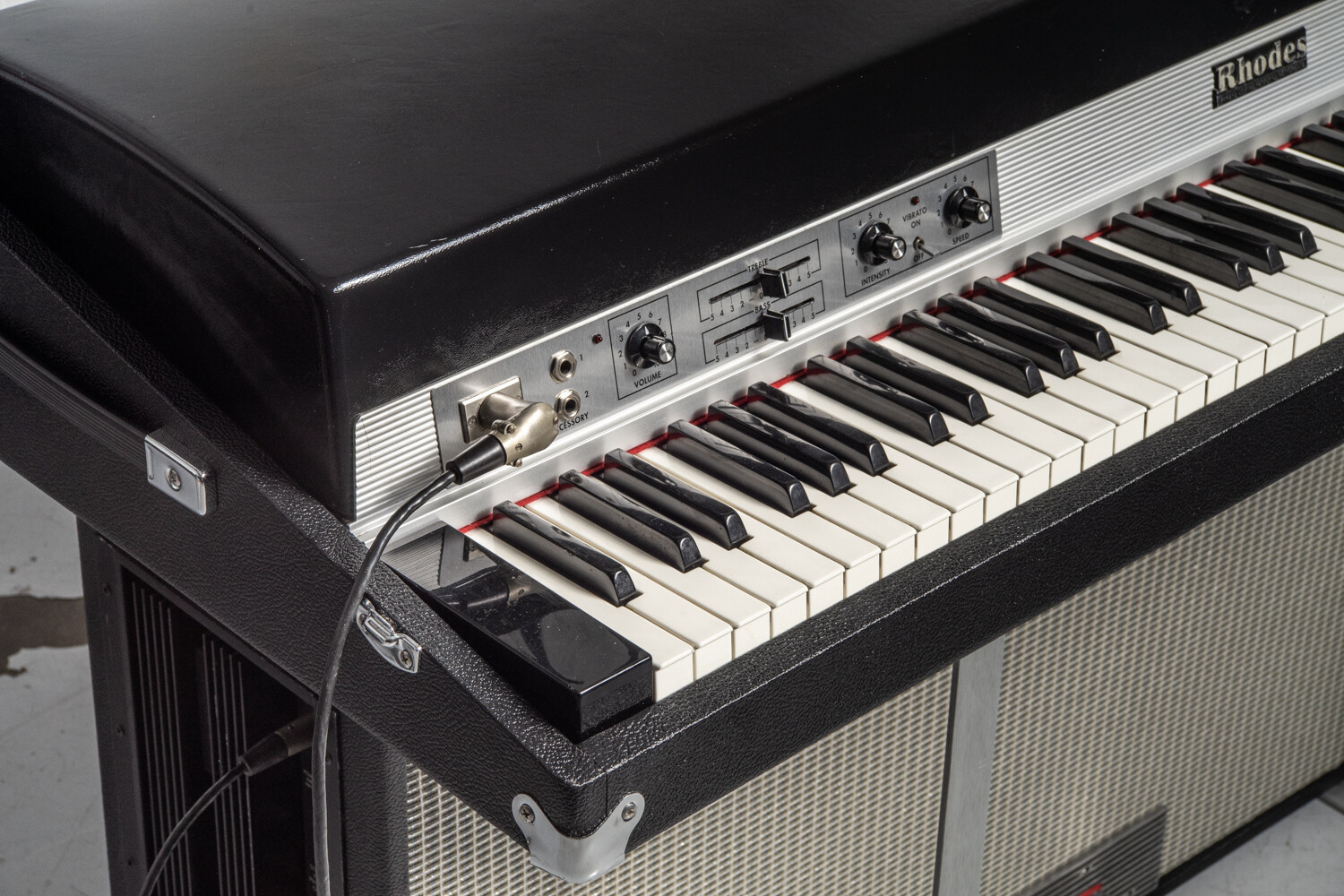 Flagship: 1979 Rhodes Mark I Suitcase 88 restoration – The Chicago ...