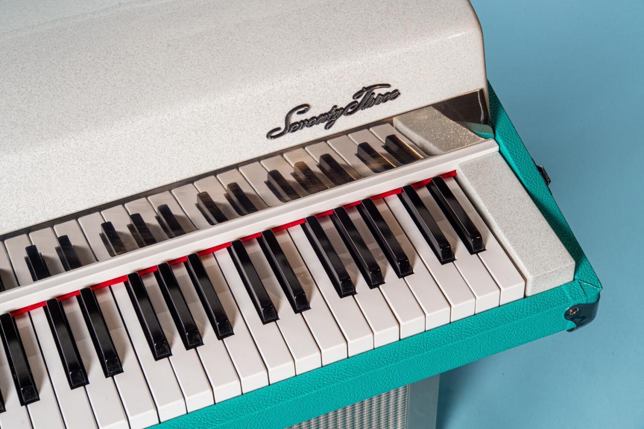 Teal Rhodes: 1976 custom shop Suitcase – The Chicago Electric Piano Co.