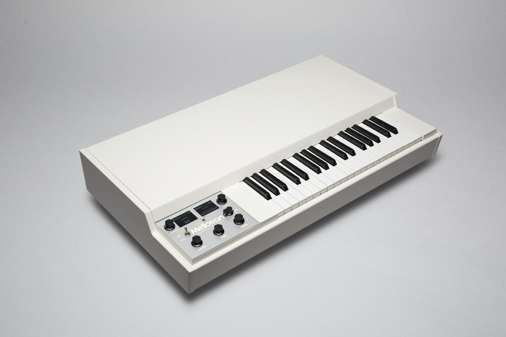 Mellotron M4000D – The Chicago Electric Piano Co.